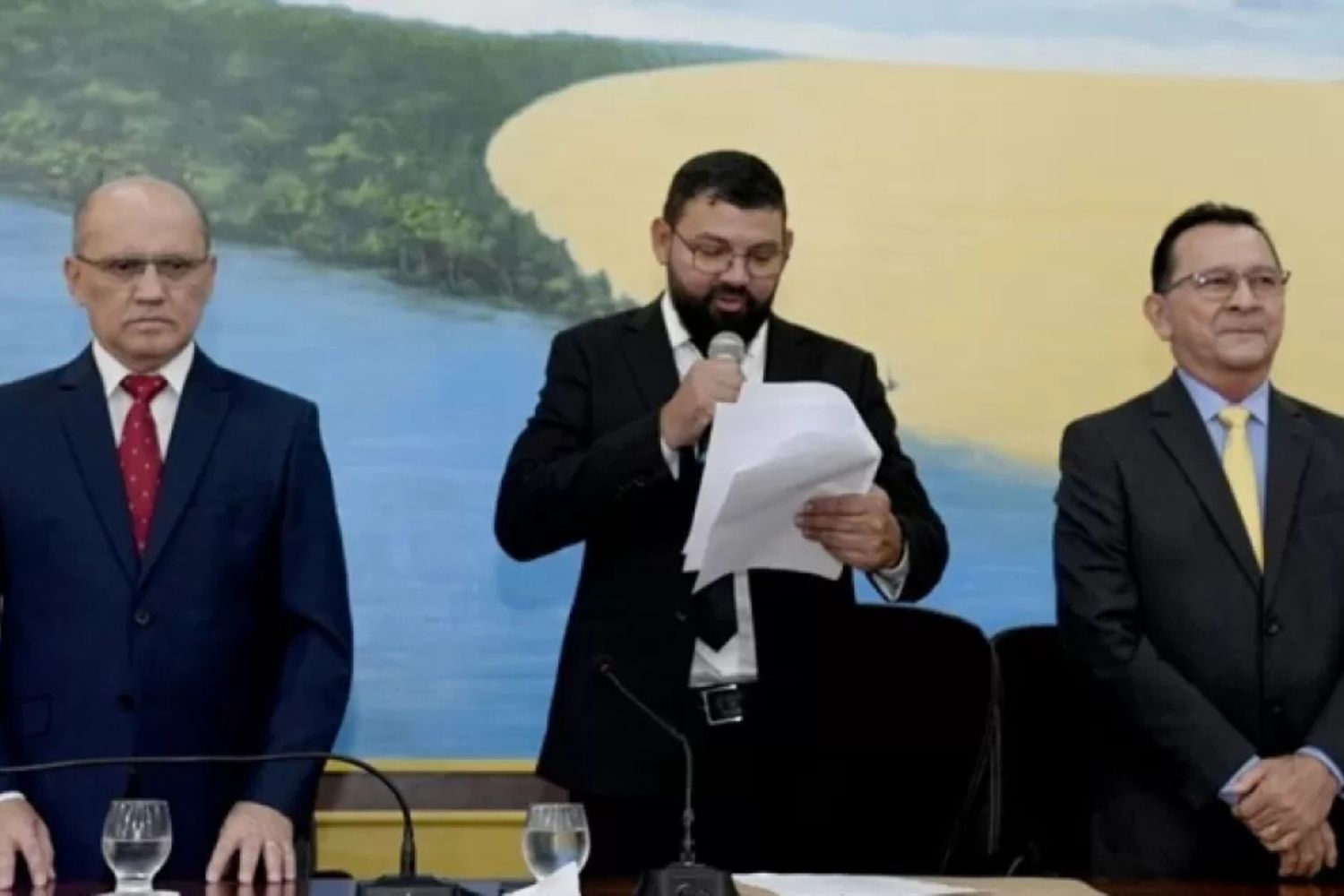 Zé Maria Tapajós e Carlos Martins são empossados prefeito e vice ...
